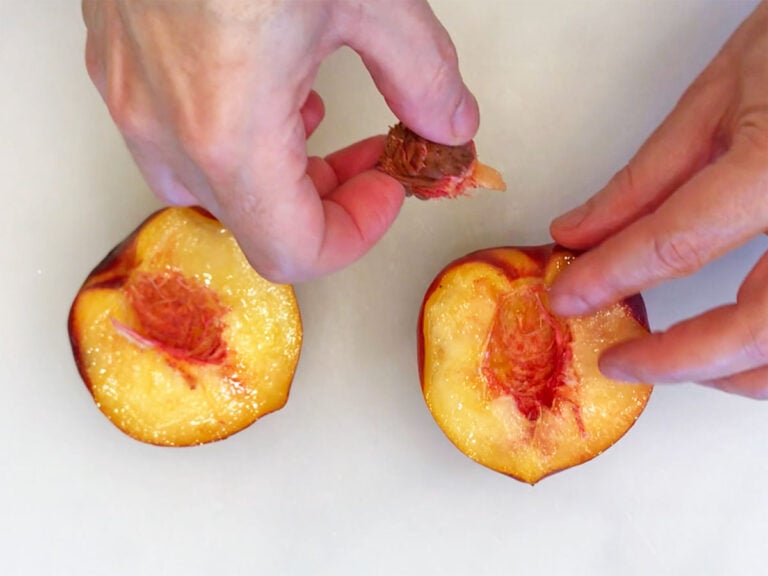 Easy Grilled Peaches (2 Ingredients, No Added Sugar) - Healthy Recipes Blog