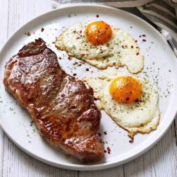 Simple Everyday Fried Eggs Recipe with Tips & Variations - Healthy ...